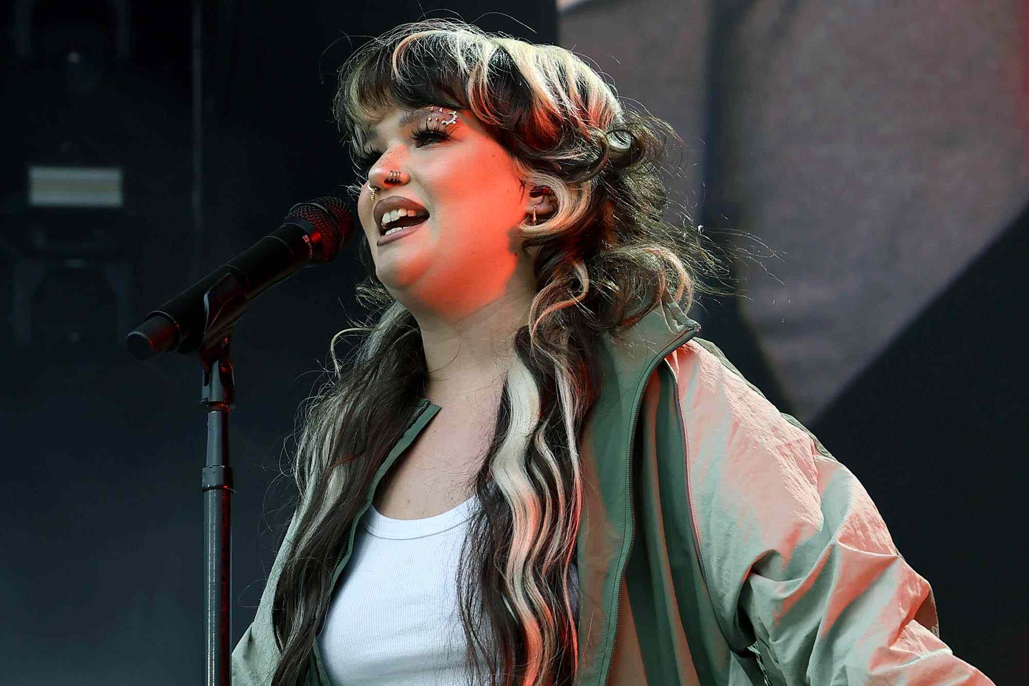 Lola Young speaks out after collapsing on stage mid-performance at NYC ...