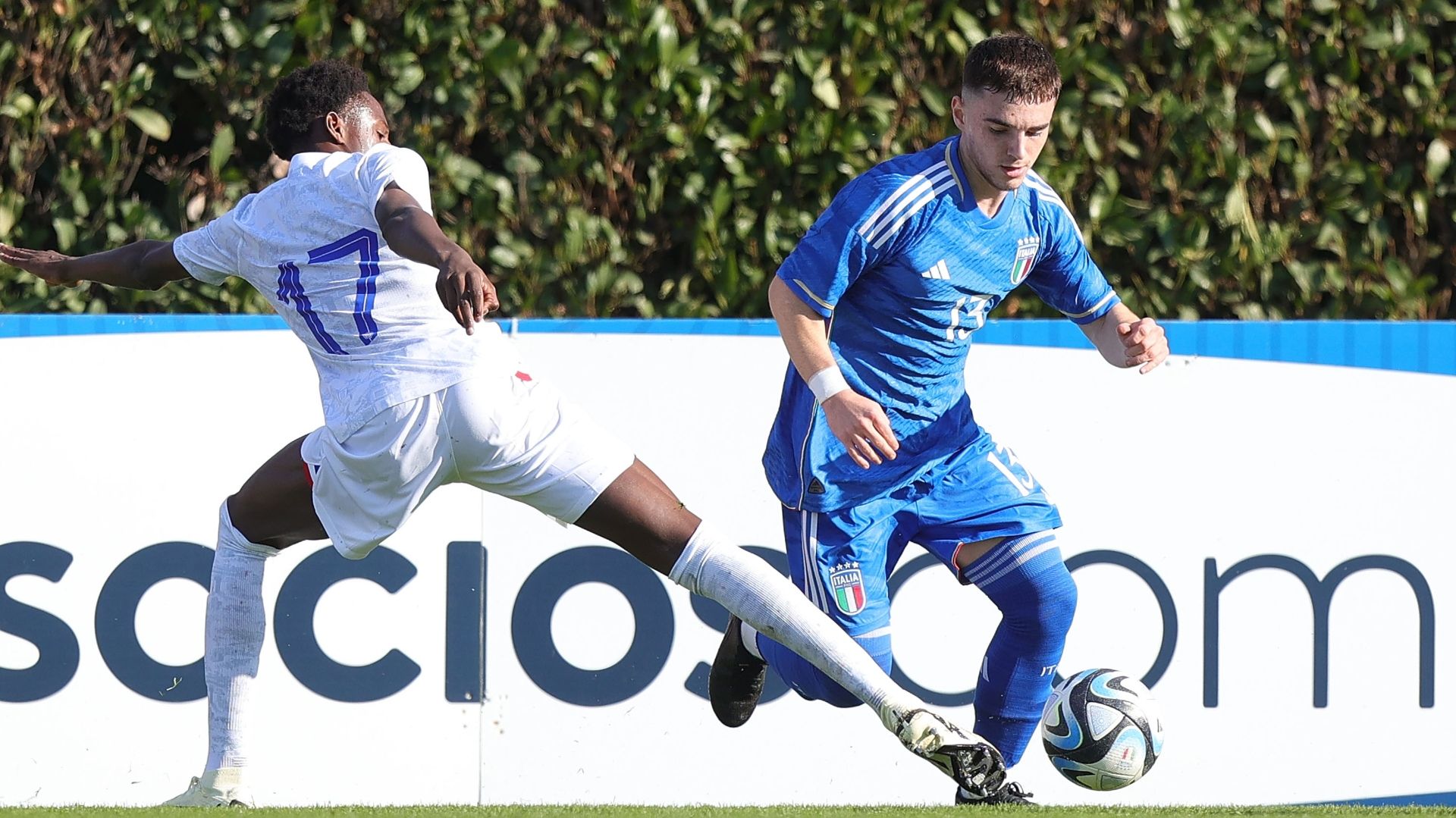 Chi è Emanuel Benjamin, il terzino classe 2007 dell'Italia U20 che ...