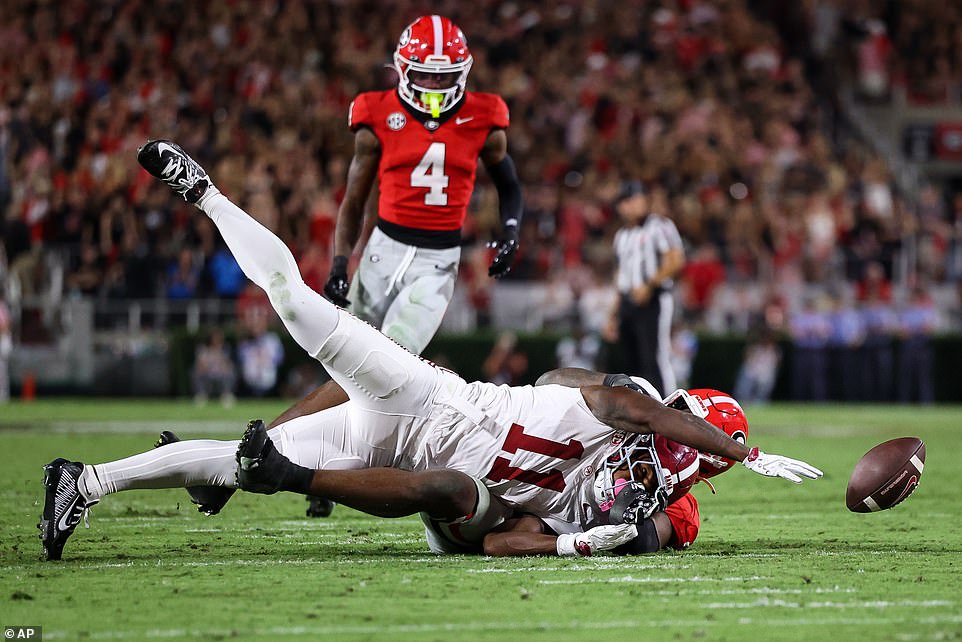 Fight breaks out in stands during Alabama-Georgia game