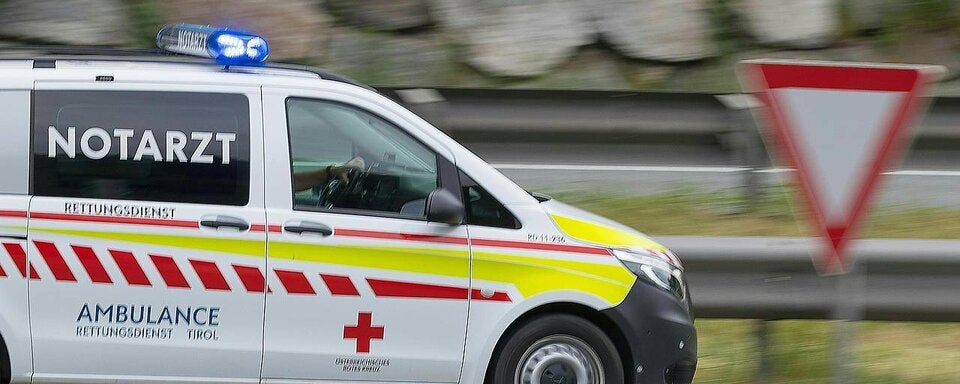 Unter Hoflader begraben: 30-Jähriger tot