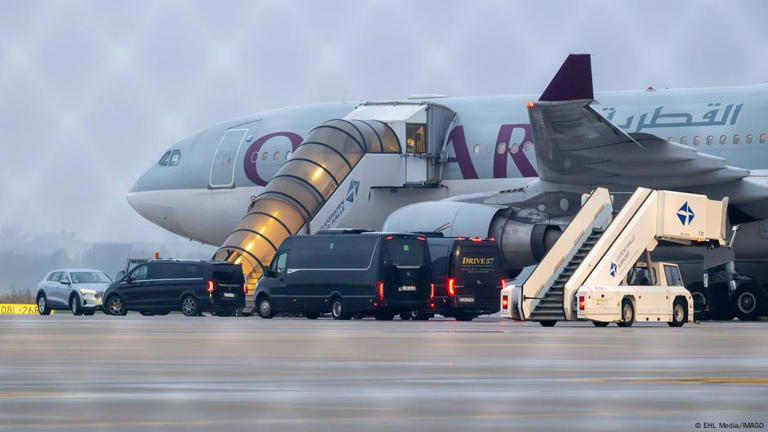 Diwali Flower Rangoli Design: 7 Stunning Ideas To Brighten Your 2025 ...