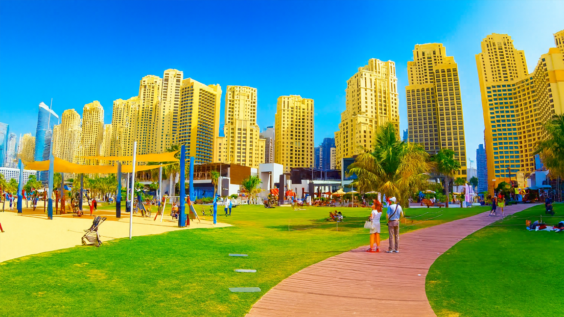 Walking Tour at Dubai Marina Beachfront and Promenade (4K)