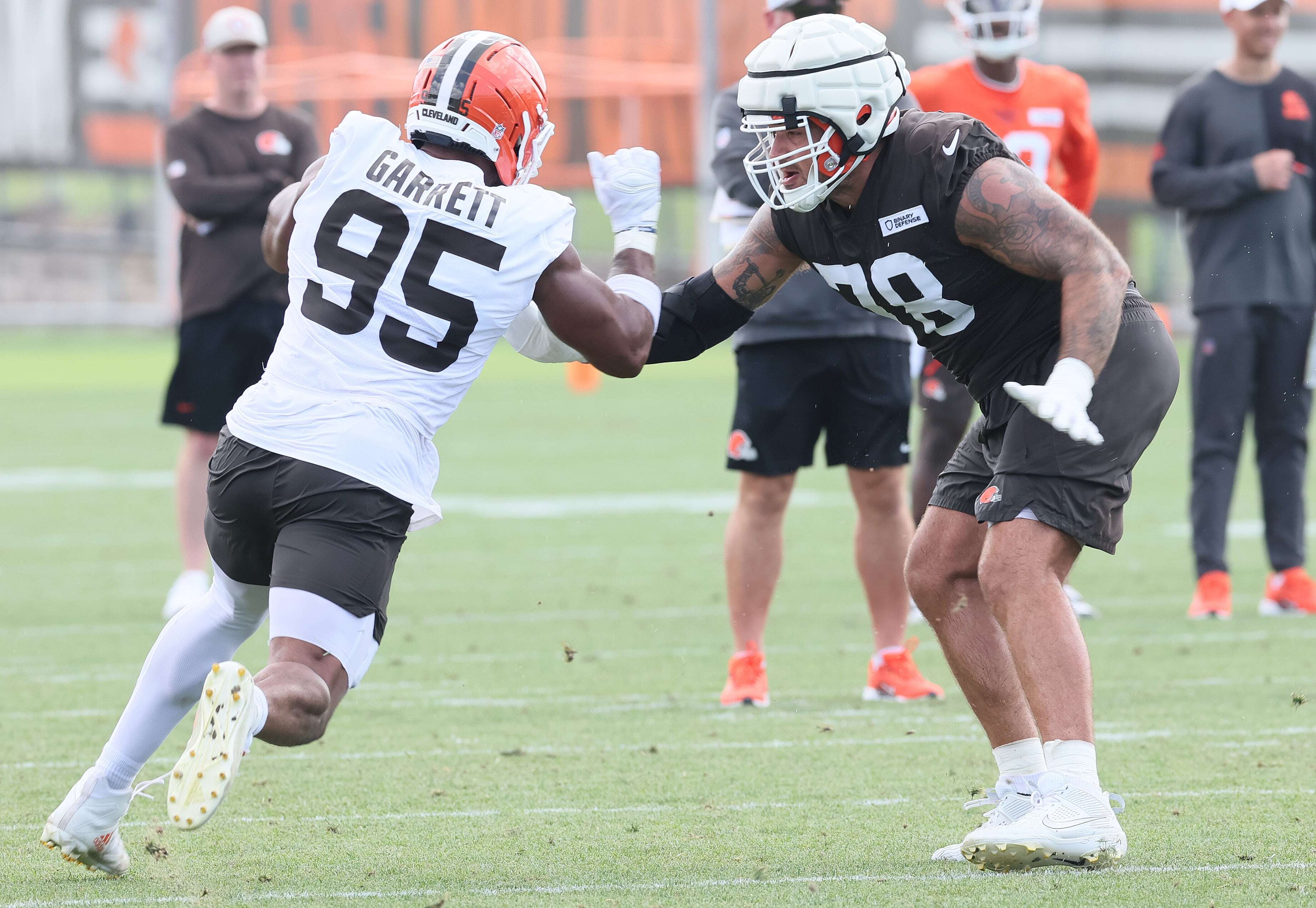 Browns RT Jack Conklin inactive for the 3rd straight week; a young OT ...