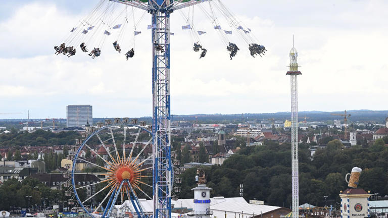 Nasa rover makes 'shiny' new discovery in search for life - 'the metal ...