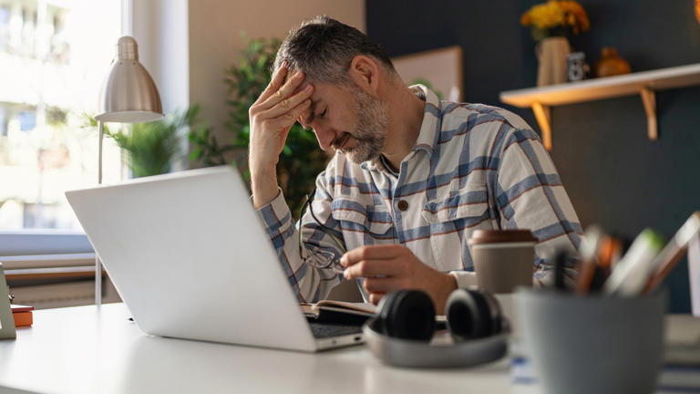 How To Avoid the ‘Paycheck-to-Paycheck Trap,’ According to Experts