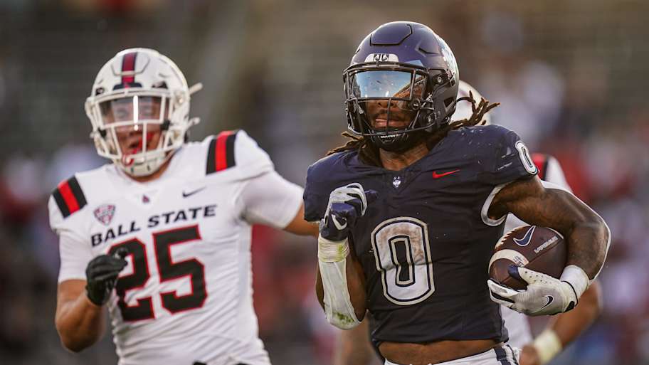 UConn Outlasts Buffalo, Extends Win Streak