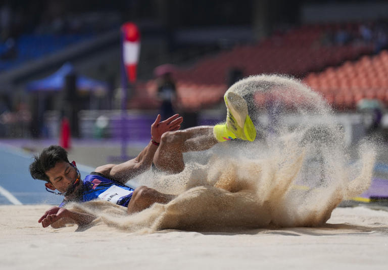 Bulgarian Ruzhdi wins sixth successive shot put gold with world record