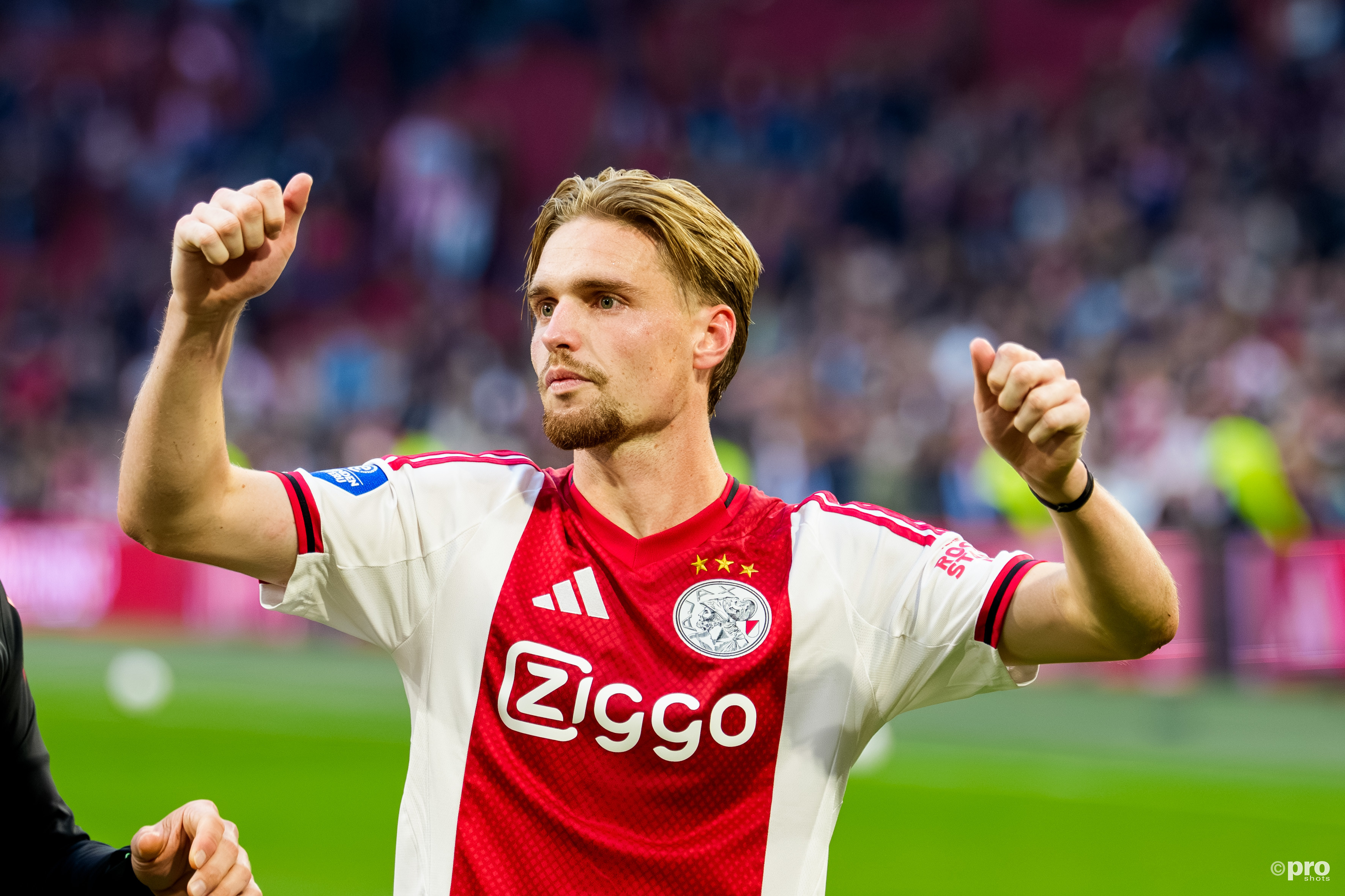 Wat is het salaris van Kenneth Taylor, die mag vertrekken bij Ajax?