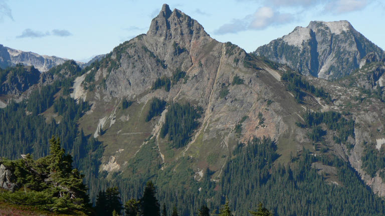 7 Oregon lookouts where you can sleep above the trees