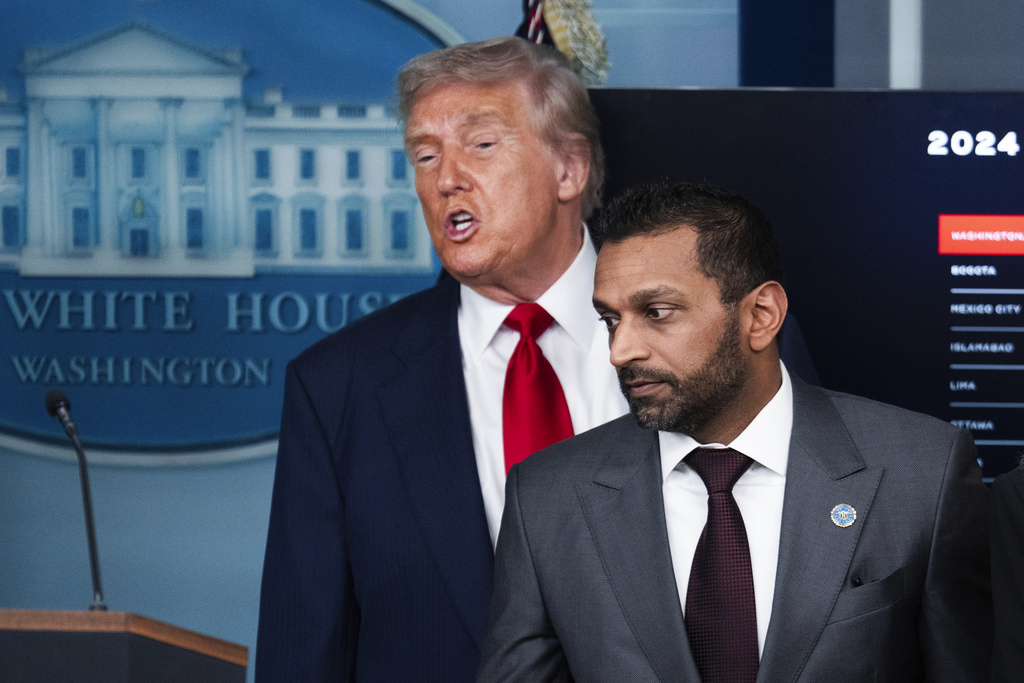 Trump’s Bizarre Claim That 274 FBI Agents Were Planted ‘Prior to’ Jan ...