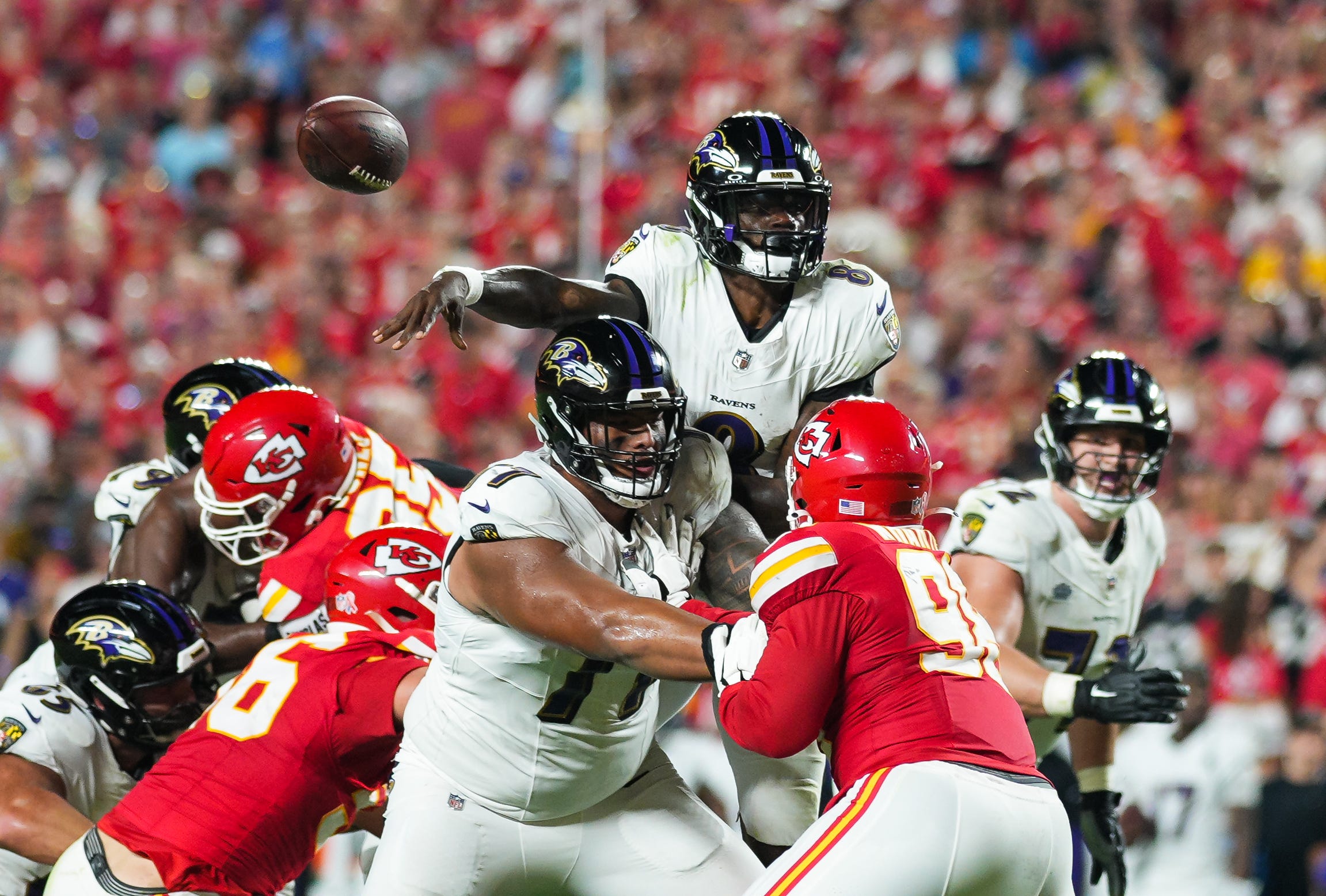 Patrick Mahomes throws 4 TDs, Lamar Jackson gets hurt, Chiefs beat ...