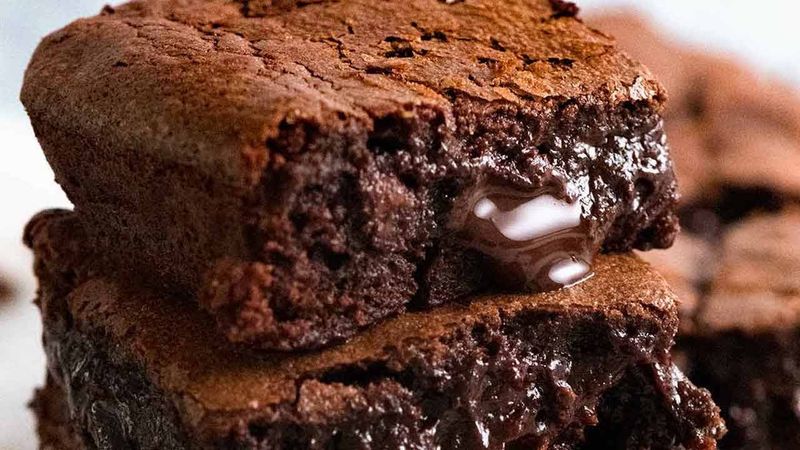 10 Easy Dessert Recipes Made In A 20 × 20 Cm Baking Tin