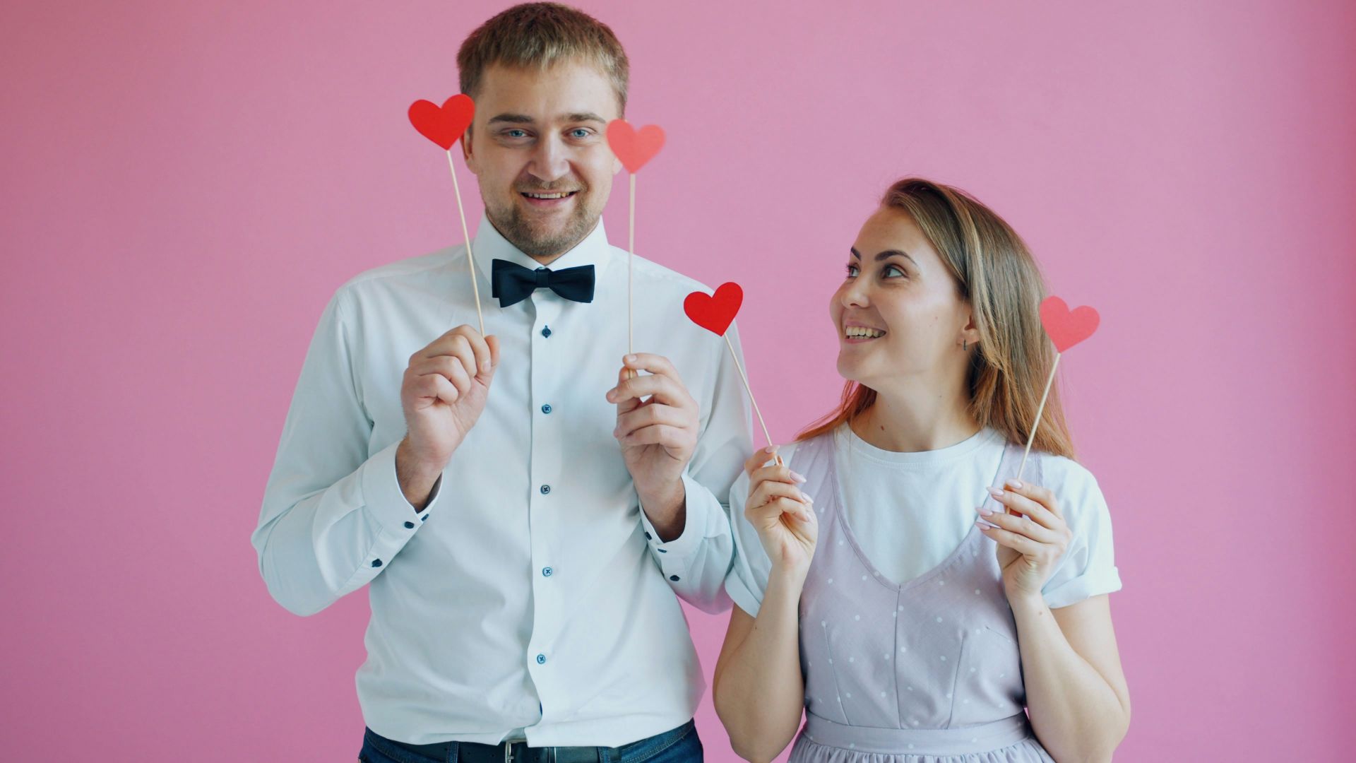 10 Little Things That Impress Men & 10 That Disappoint Them