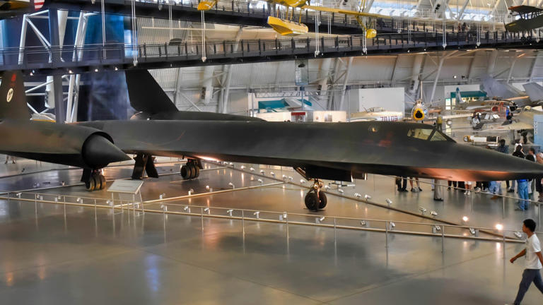 The SR-71 Blackbird’s titanium parts made in summer corroded and those ...
