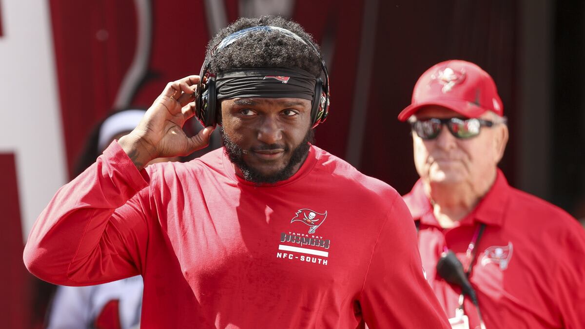 Bucs’ Baker Mayfield, Tristan Wirfs, Chris Godwin playing vs. Eagles