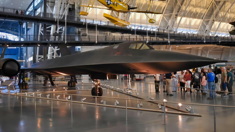 In 1972, an SR-71 lost both engines over Hanoi — North Vietnam didn’t ...