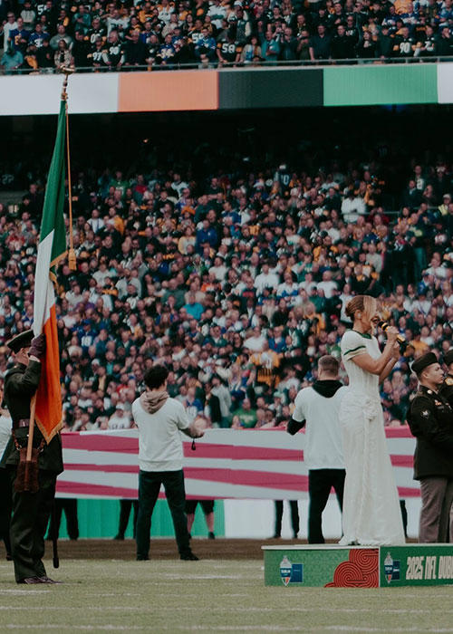 Irish singer Lyra wows NFL crowd with ‘beautiful’ rendition of Amhrán ...