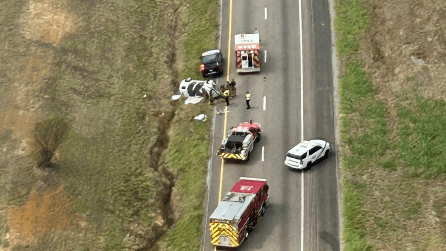 1 flown to hospital after Interstate 20 rollover crash near Lindale