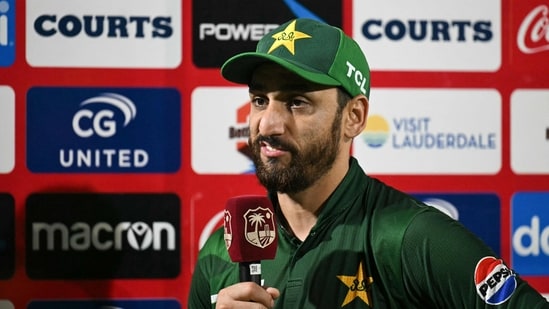 Salman Agha throws away Pakistan's runner-up cheque in front of Mohsin ...