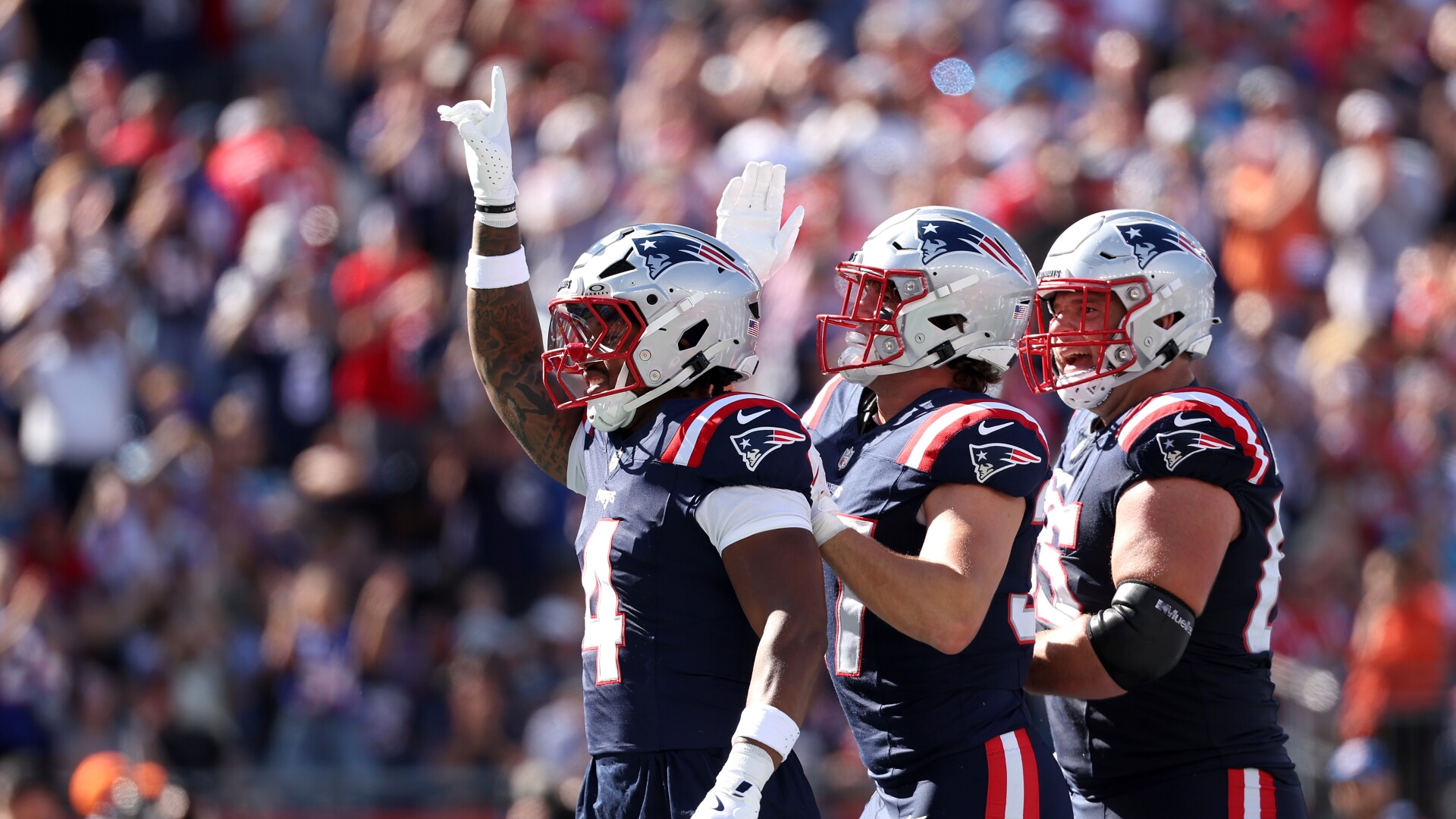 Patriots get to 2-2 with 42-13 rout of Panthers