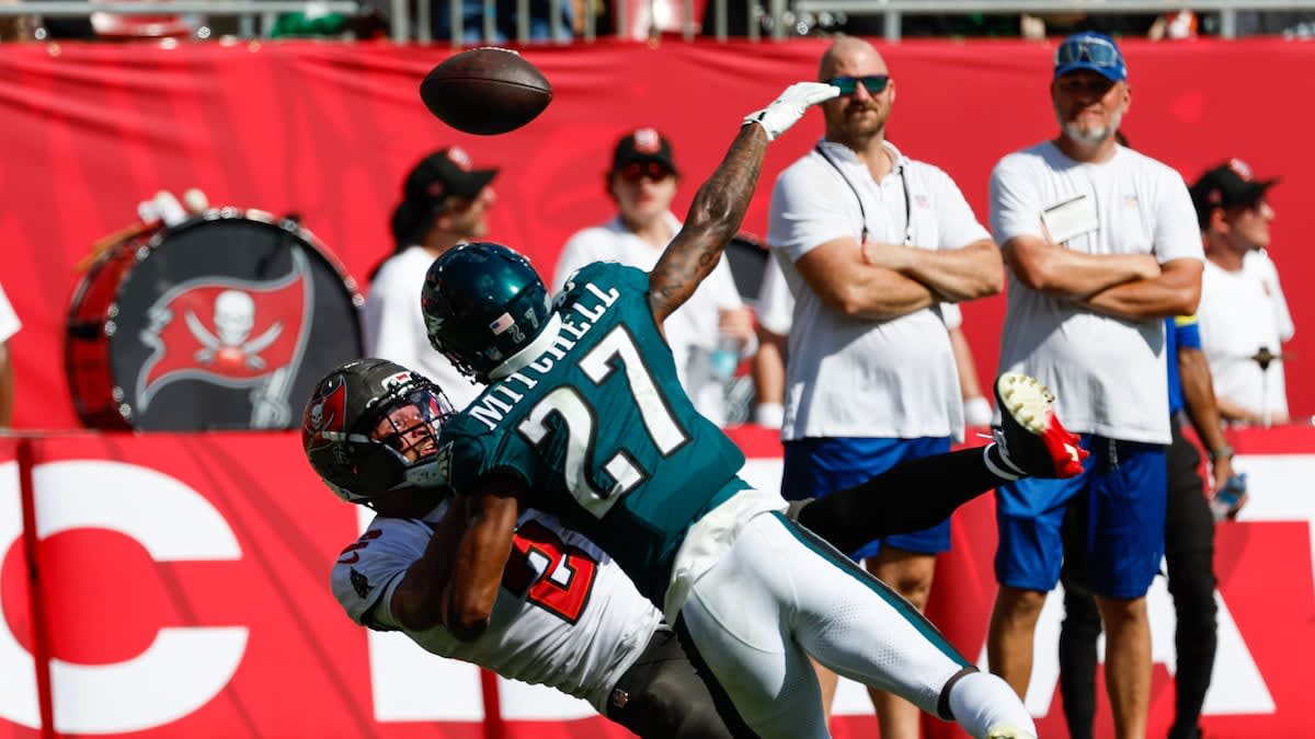 Bucs start slow, finish fast, ultimately fall short against Eagles