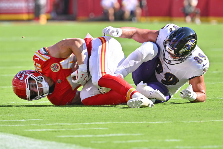 Kansas City Chiefs vs. Baltimore Ravens: LB Leo Chenal intercepts QB ...