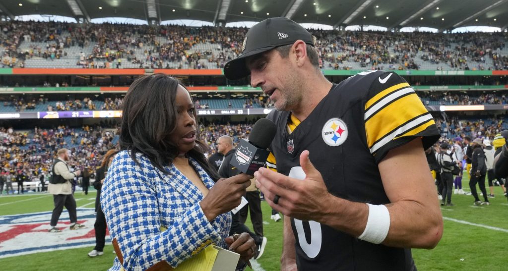 NFL host makes clever Aaron Rodgers joke