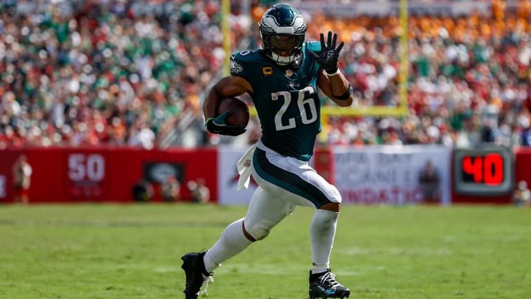 Bucs start slow, finish fast, ultimately fall short against Eagles