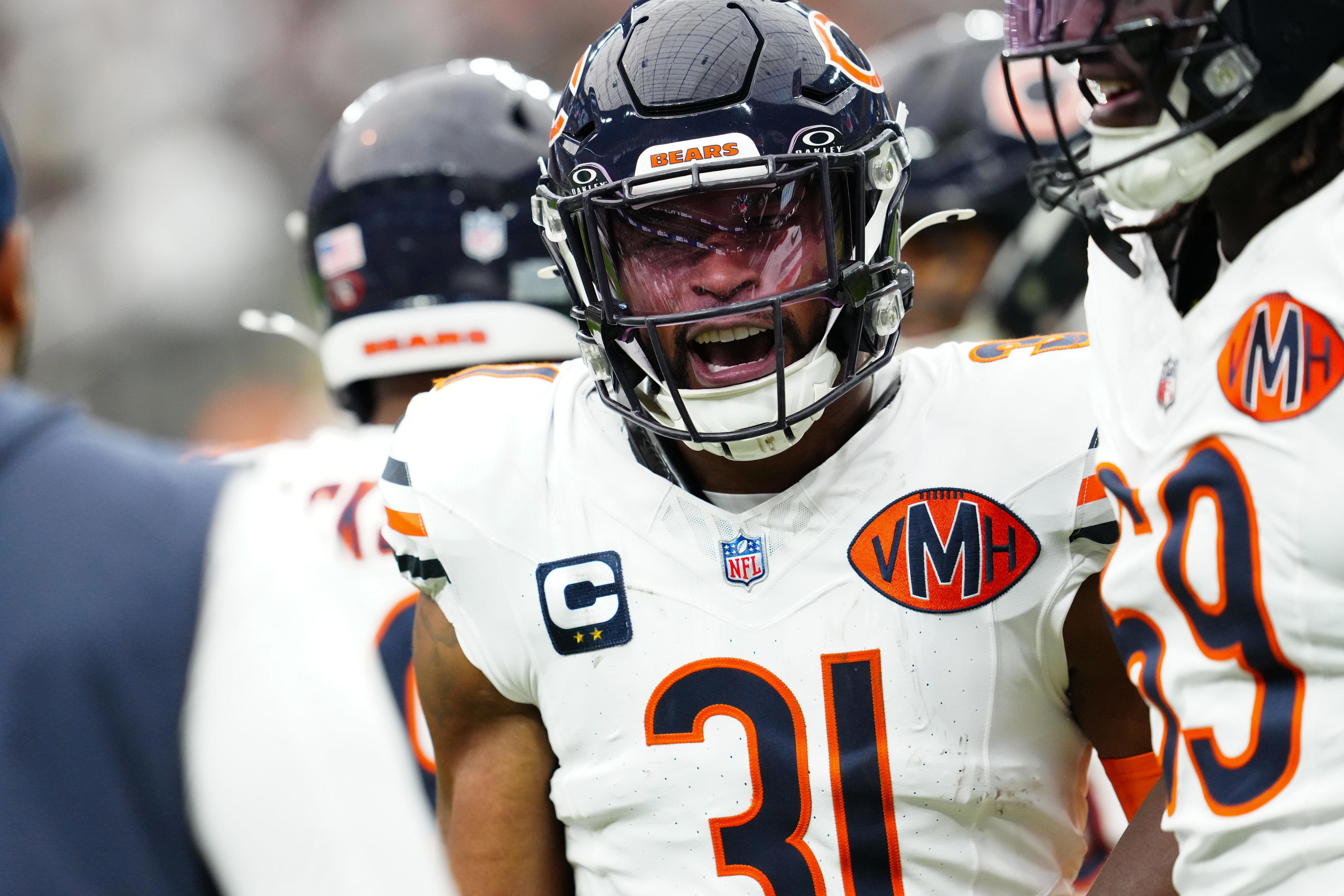 Studs and duds from Bears' narrow win vs. Raiders