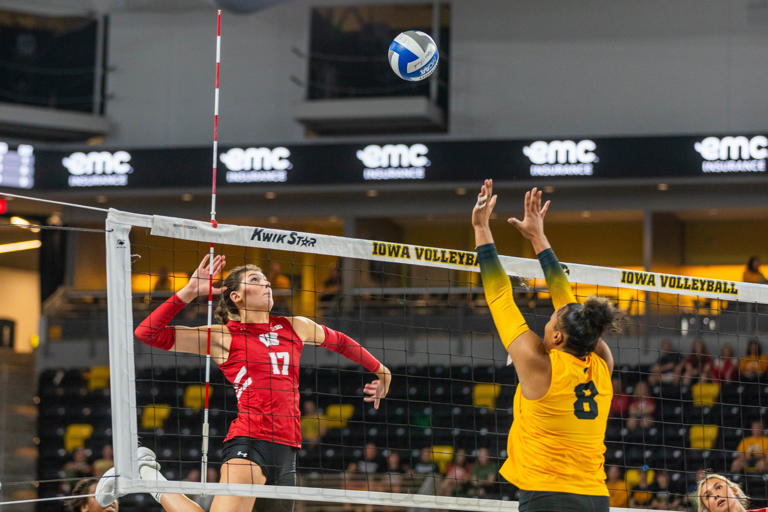 4 Wisconsin volleyball takeaways vs Iowa as Kelly Sheffield wins 600th ...