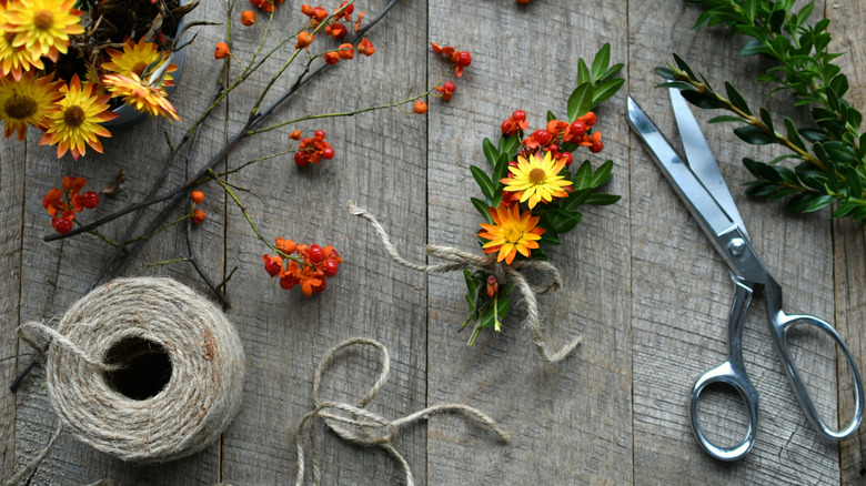 DIY A Wagon Wheel Wreath For Fall With Dollar Tree Supplies