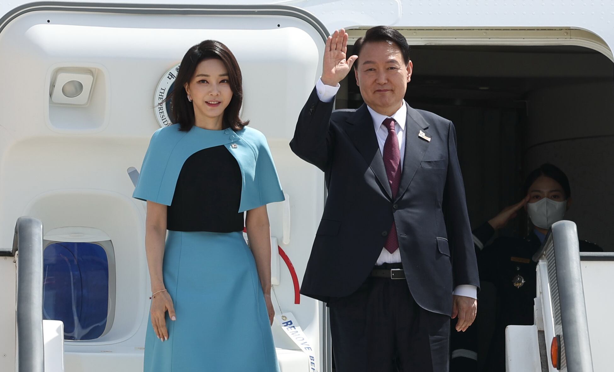 Special Counsel Probes Civilian's Presidential Aircraft Boarding ...