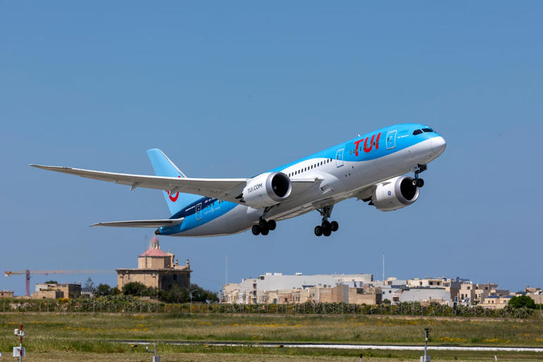 Tui flight makes emergency landing at Birmingham Airport after take-off ...