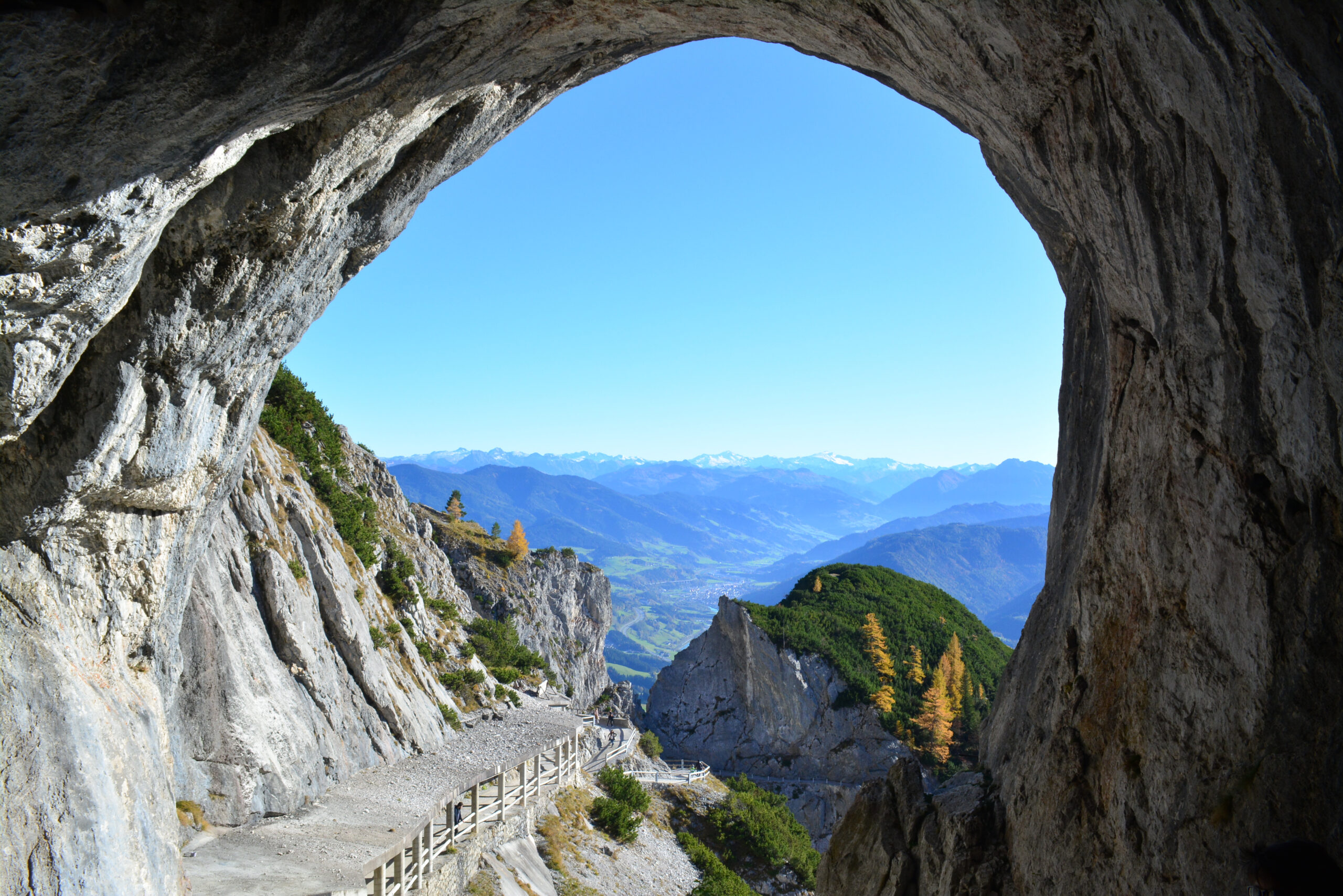 Cette grotte de glace qui s’étend sur 42 km est la plus grande au monde ...