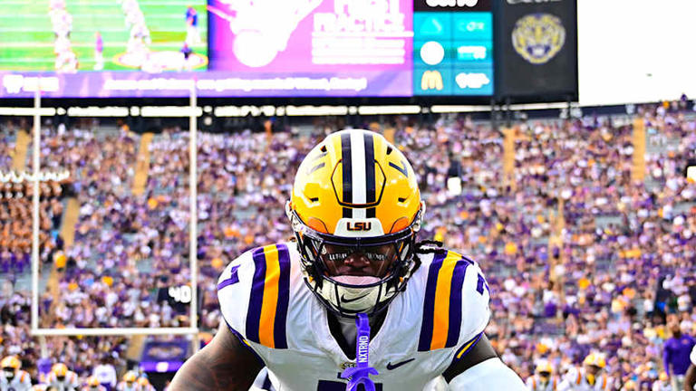 Updated AP Top-25 Poll: LSU Football Plummets, Oregon Ducks Cruise in ...