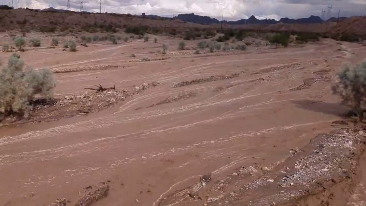 Flash floods bring muddy waters to Nevada, USA