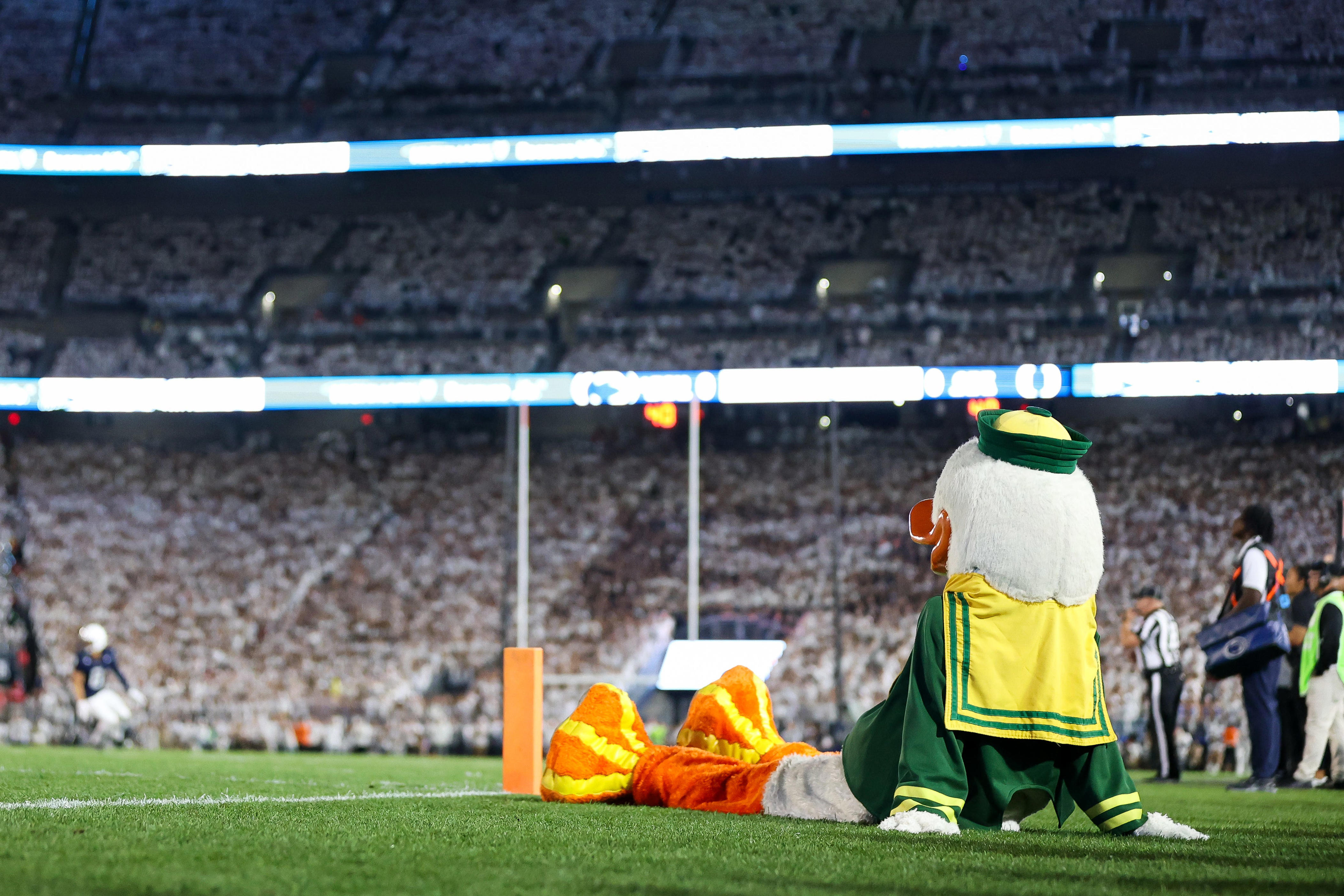 Two Oregon Ducks games crack college football’s 2025 viewership top 10