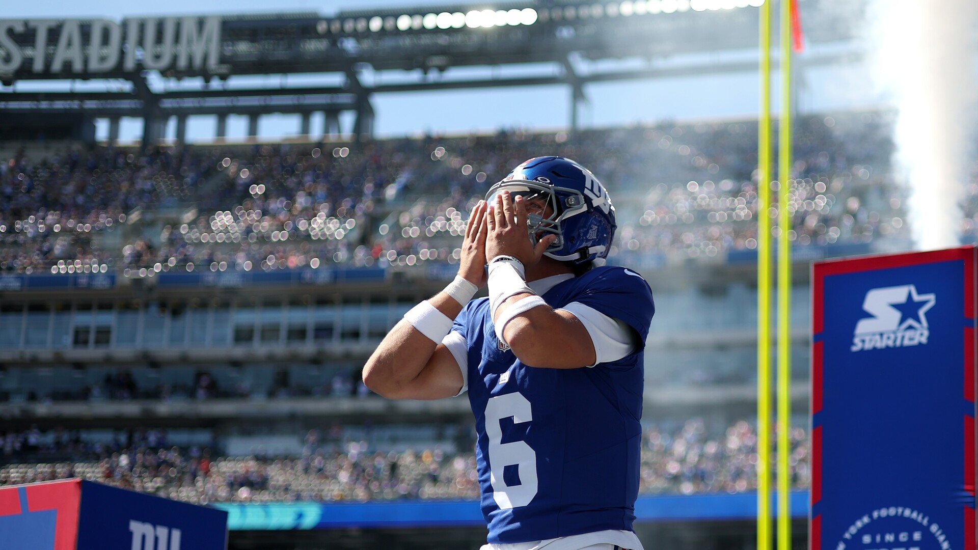 Jaxson Dart caps opening drive with first NFL TD