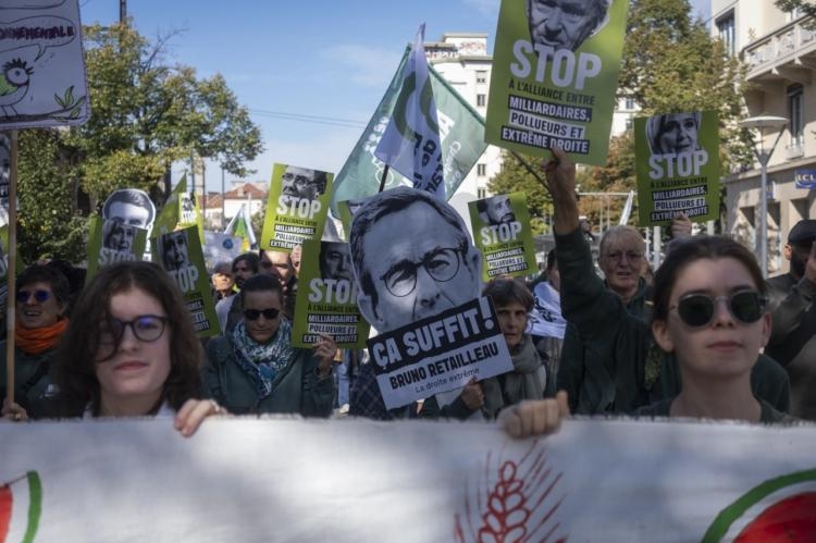EN IMAGES. Quelques milliers de manifestants en France en faveur du ...