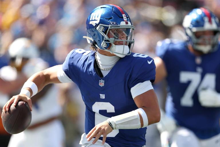 Giants Rookie QB Jaxson Dart Throws First Career Touchdown Pass