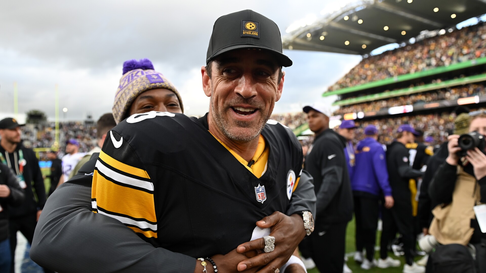 Aaron Rodgers dubs as "clickbait" the ESPN headline regarding his ...