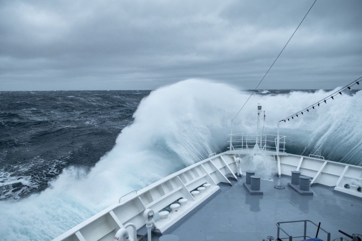 Rogue Wave Slams Cruise Ship, Passengers Panic (Video)