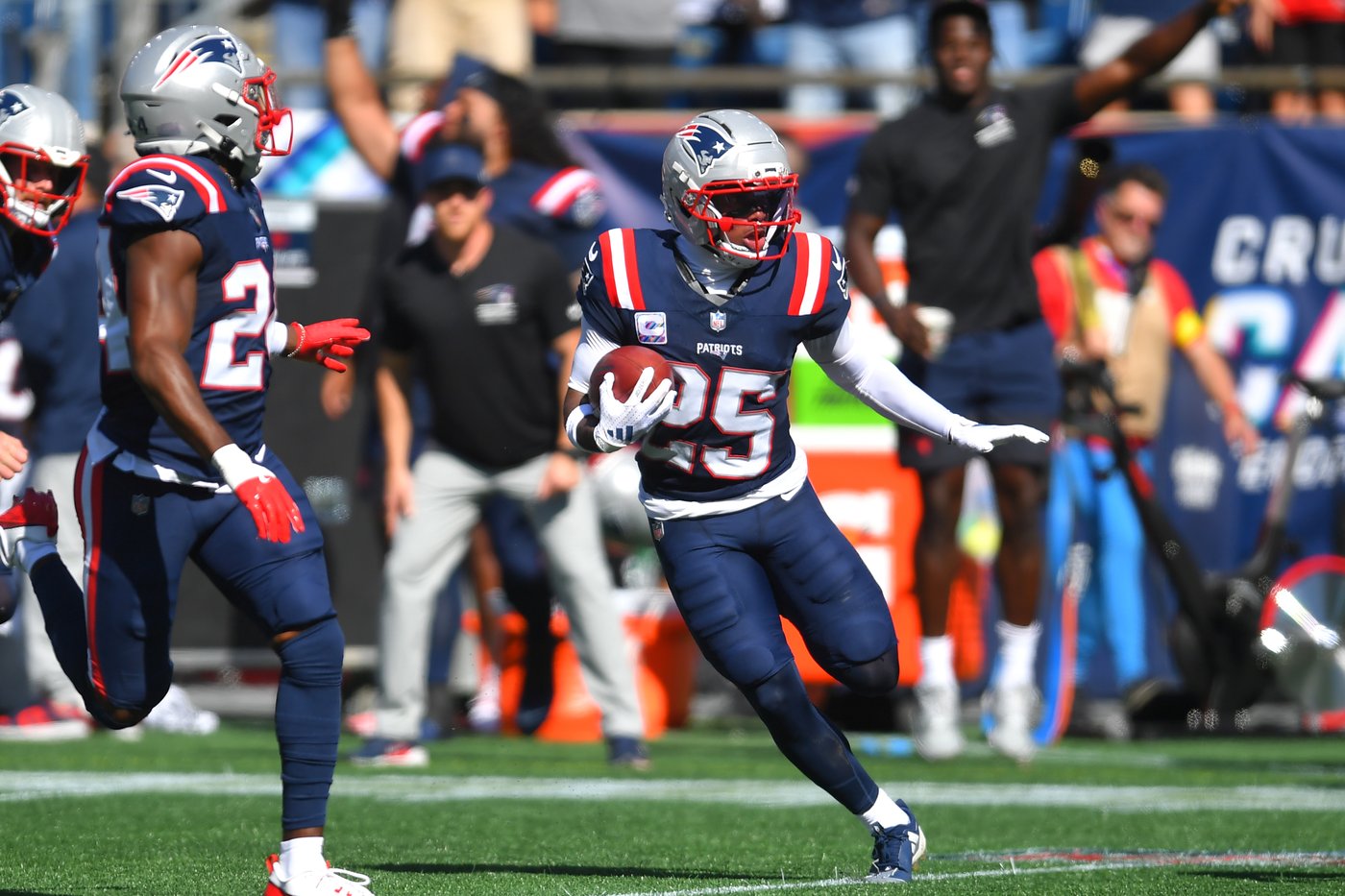 Marcus Jones' punt returns fuel Patriots' rout of Panthers