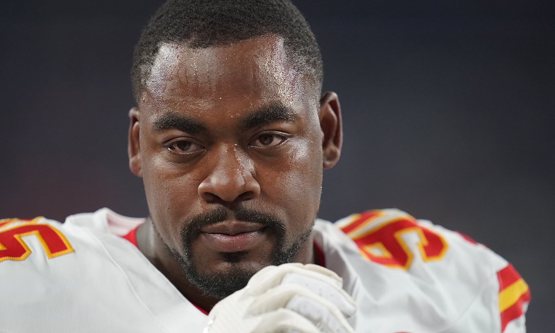 Chris Jones arrives at Arrowhead just in time to play for Chiefs after dashing back from family ...