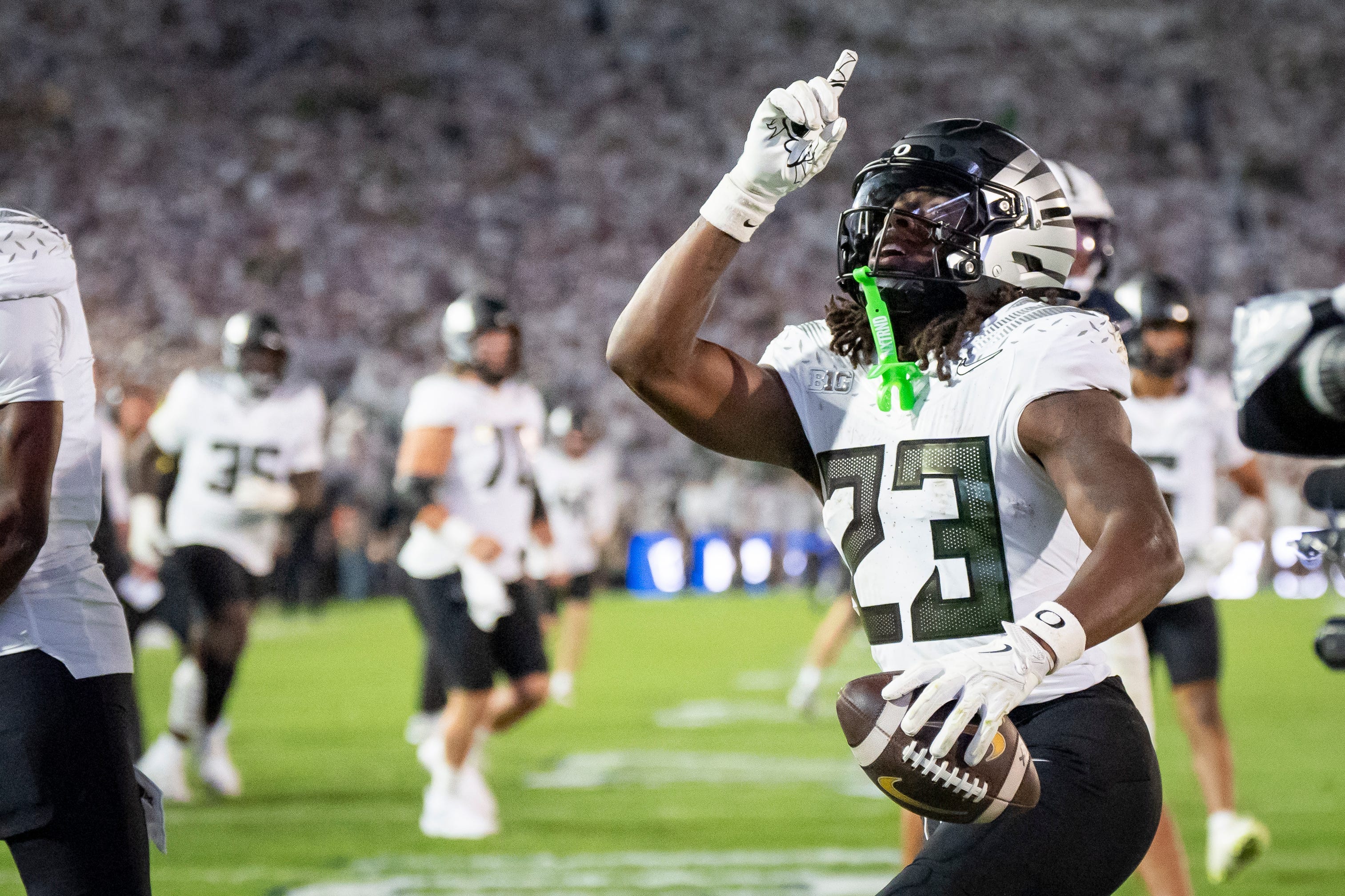 Oregon Ducks among national title betting favorites after crucial Week ...