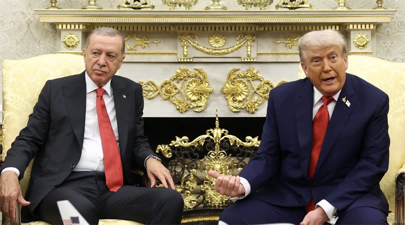 'Cool story': Observers mock Trump for bragging about 'tacky' 24 karat ...