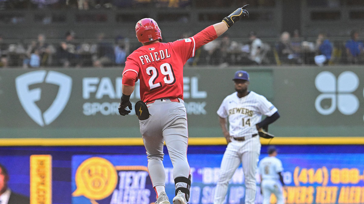 Reds clinch playoff berth after hunting down Mets