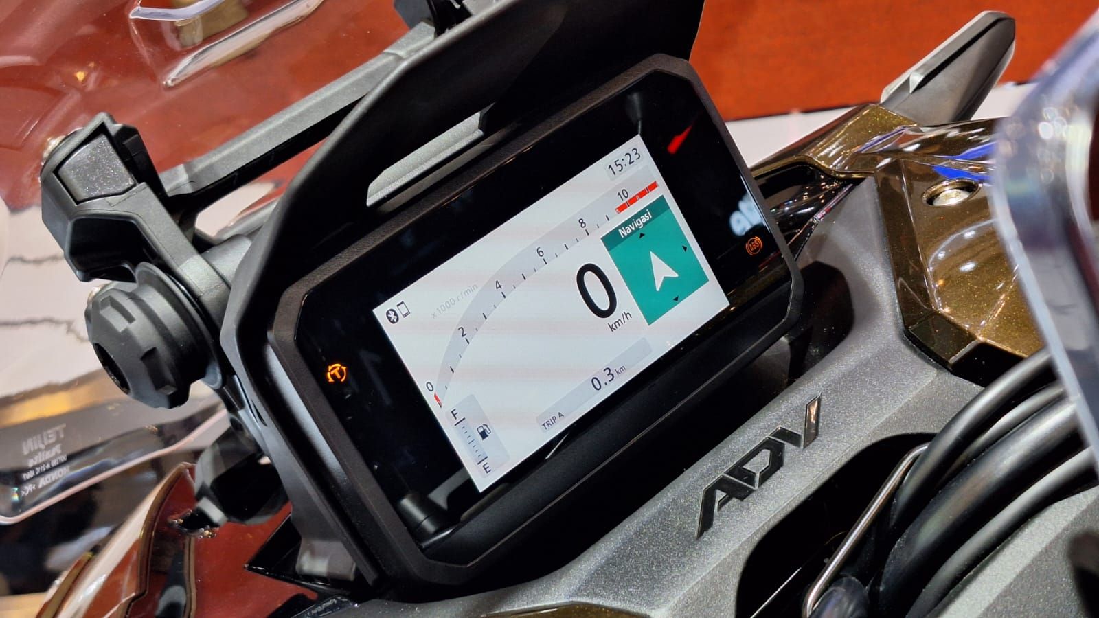 Tiga Alasan RoadSync Honda ADV 160 Terbaru Enggak Bisa Dipasang ke ADV Lama