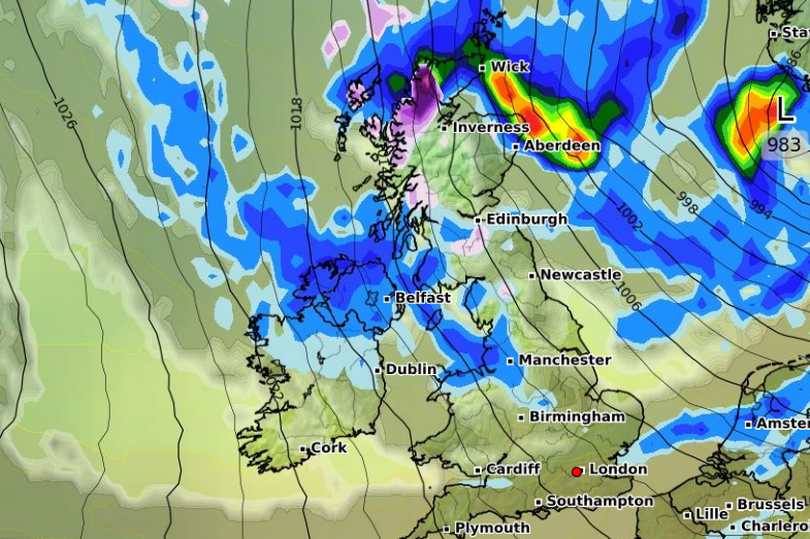 Shock SNOW forecast with '4cm per hour' flurries as maps reveal exact date