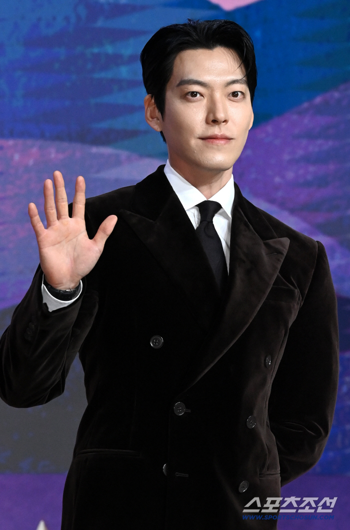 As everything comes true, Kim Woo-bin Lee Byung-hun → Director Ahn Gil ...